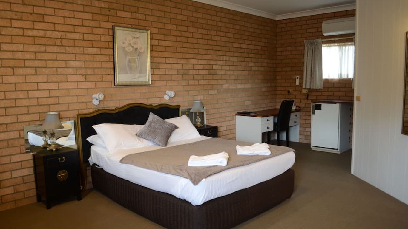 Deer Park Motor Inn, Armidale | HotelsCombined