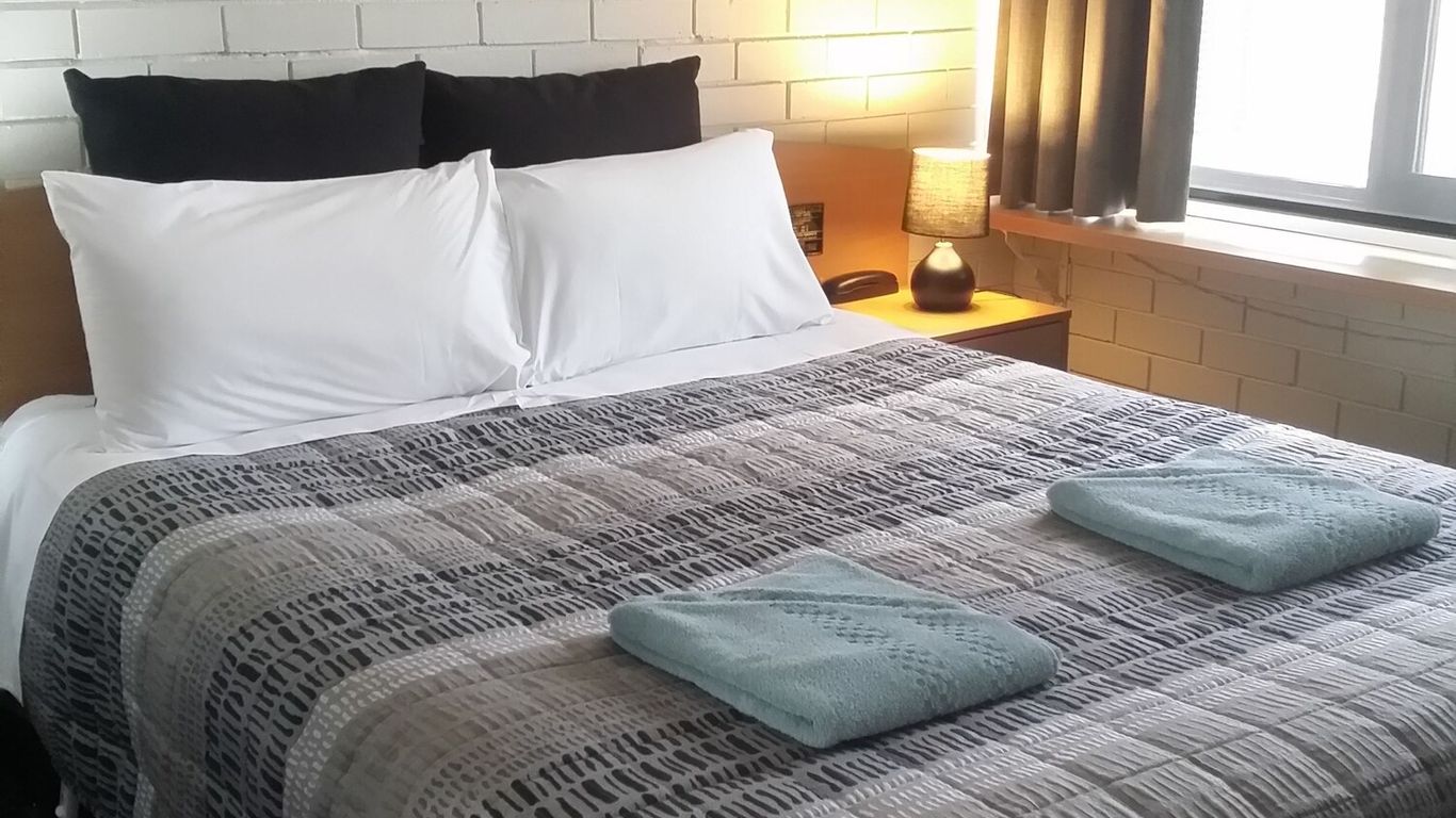 White Manor Motel, Cooma | HotelsCombined